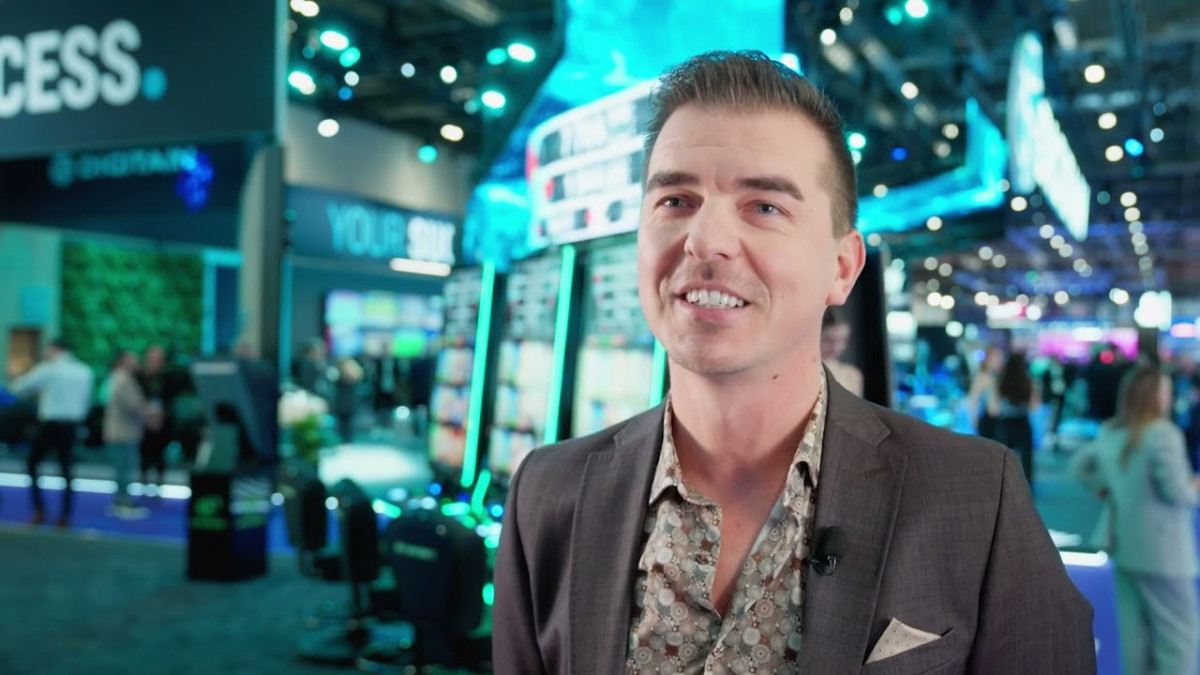 Amusnet: combining expertise & spirit for land-based success